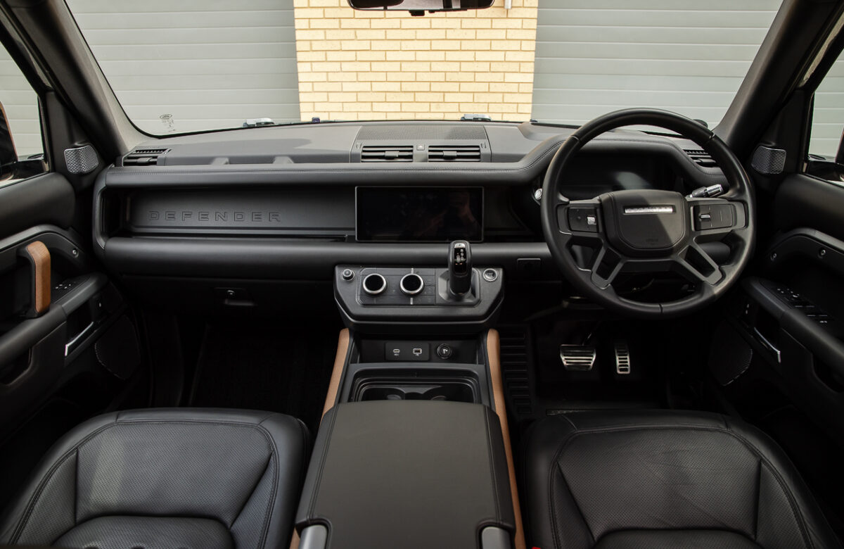 LAND ROVER DEFENDER 110 X P400 3.0 (7 Seats) - Brittle